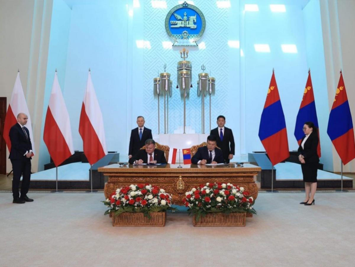 Монгол Улс БНПУ ын харилцаа хамтын ажиллагааны баримт бичгүүдэд гарын үсэг зурав