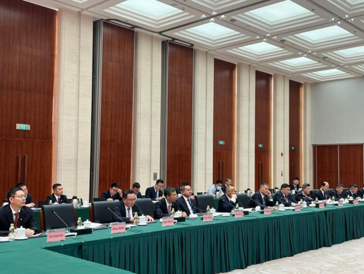 Хил дамнасан төмөр замын бүтээн байгуулалтыг эрчимжүүлэх ажлын хэсэг БНХАУ ын Бээжин хотноо